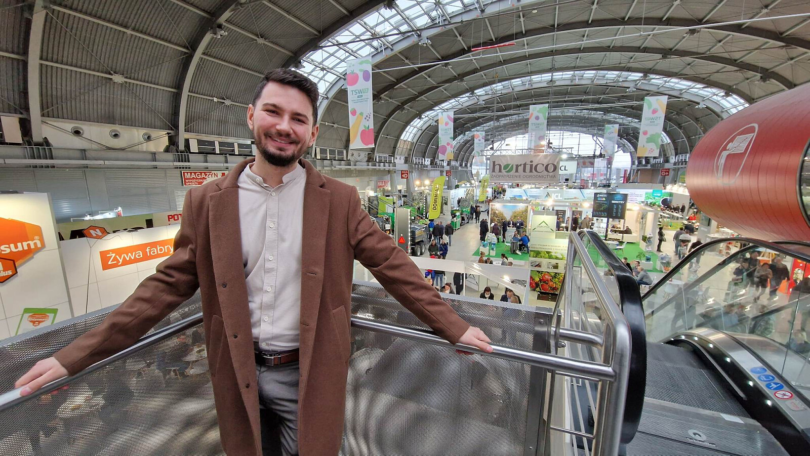 "Farmer Wants a Wife" team visits the Fruit and Vegetable Farming Expo ...